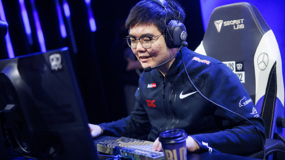 JDG轻取EG，拿下四连胜！成为LPL第二支晋级八强的队伍|四连胜|晋级|出线_新浪新闻