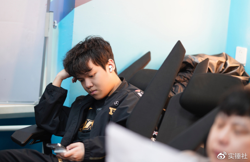 RNG中单太菜真的不如我！Doinb感谢黑天使输JDG，让自己重拾信心