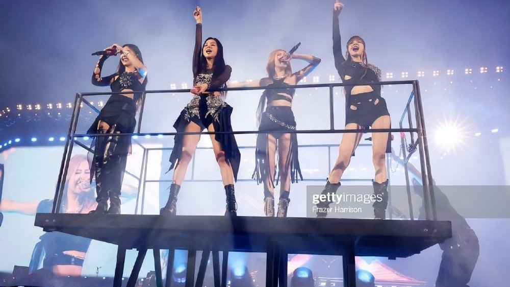 BLACKPINK刷新科切拉纪录，12万现场观众，2.5亿在线观众引热议|切拉|音乐节|舞台_新浪新闻