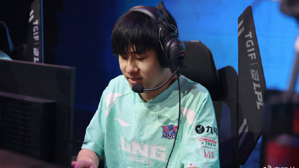 LNG回怼网友Gala没卡BUG，被Meiko当场抓住太尴尬|奥恩|滑板鞋|游戏_新浪新闻