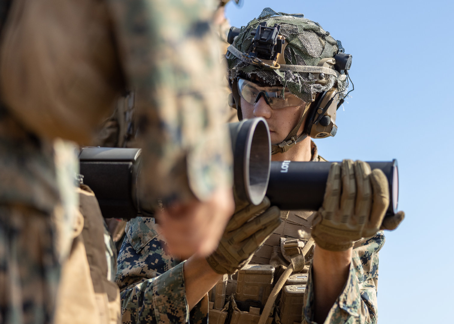 陆战队员在发射M3E1多用途反装甲杀伤武器系统|杀伤武器|多用途|系统_新浪新闻