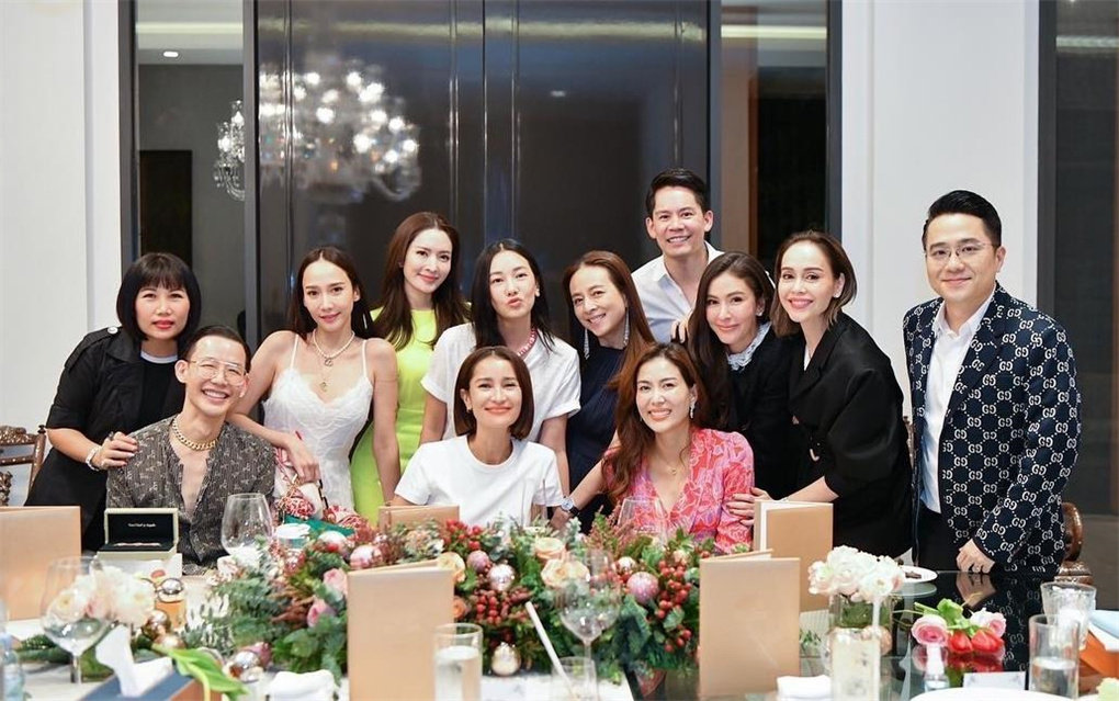 泰星Tor回应参加顶级富婆聚会，感谢AumP帮忙缓解紧张情绪|聚会|泰国|伍伦盼_新浪新闻