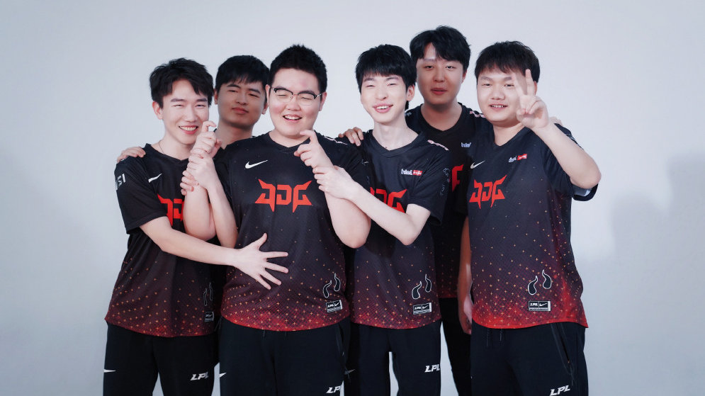 不帅不能打职业？京东369谈因长相被VG开除，回家呆1年才走出阴霾|开除|京东|职业_新浪新闻