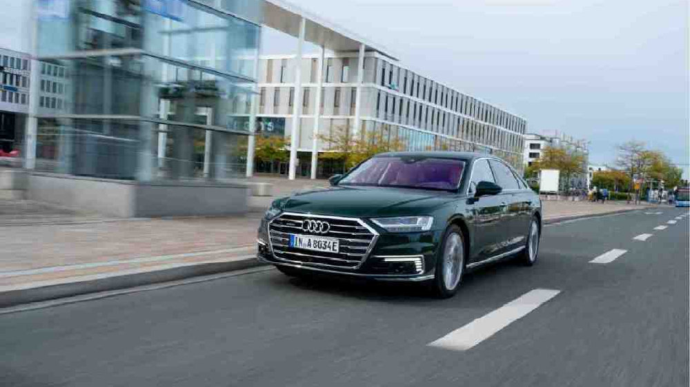 活久见，奥迪为了销量真的拼了，网曝买新款A8L送Q2L，变相降价？-新浪汽车