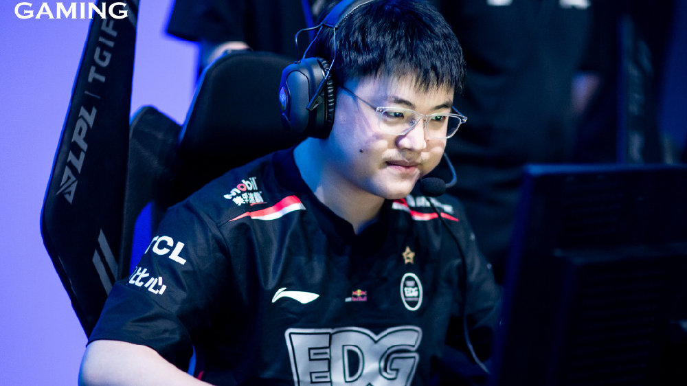 雷竞技资讯：Uzi回应张伟丽S14会继续征战！已经开始排位状态特好|张伟丽|征战|小狗_新浪新闻