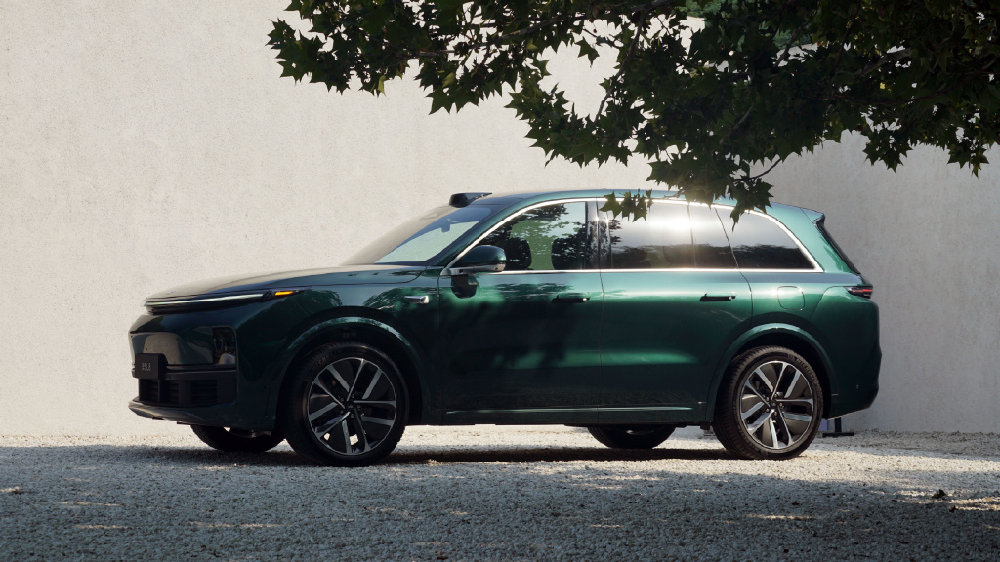 定位中大型SUV！问界M8强势来袭，理想L8能与之抗衡吗？-新浪汽车