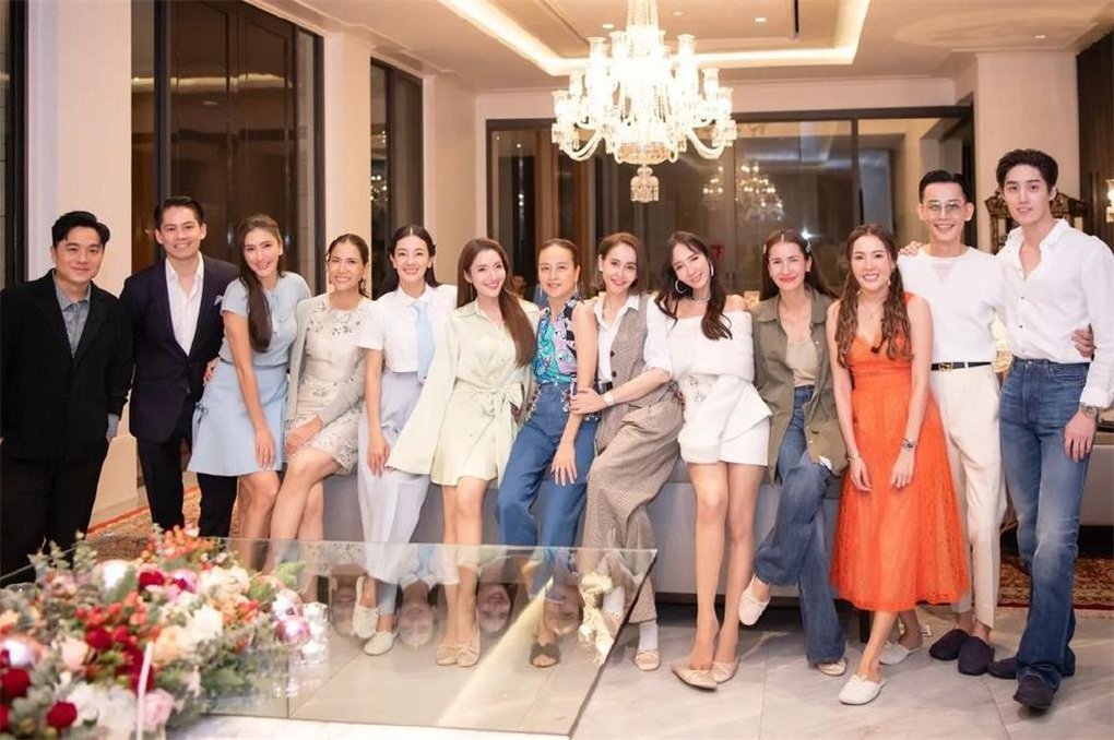 泰星Tor回应参加顶级富婆聚会，感谢AumP帮忙缓解紧张情绪|聚会|泰国|伍伦盼_新浪新闻