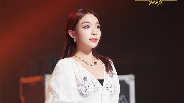 说唱巅峰对决2023 VaVa毛衍七《奔跑女孩》获全场最高分|奔跑女孩|说唱_新浪新闻