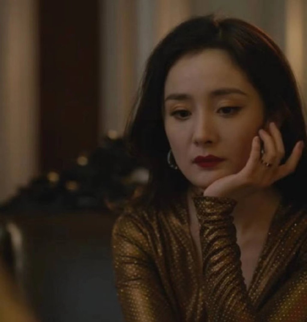 曝刘恺威李晓峰牵手做核酸，动作亲密恋情实锤，女方曾演杨幂闺蜜|刘恺威|李晓峰|核酸_新浪新闻