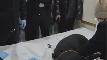 长春男子因为情感问题割腕自杀，床上地面全是血民警长春市割腕自杀新浪新闻 9197