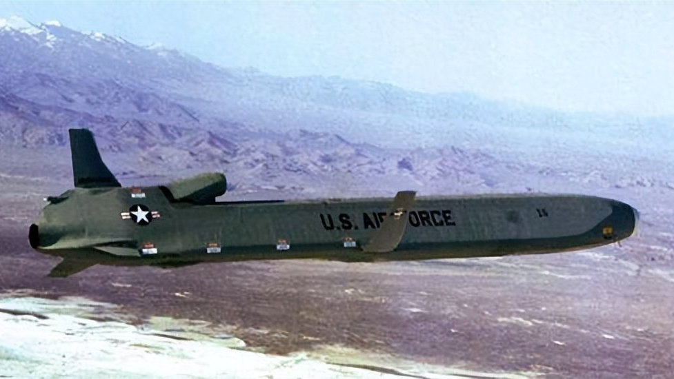 头号强国一流导弹，AGM-86B导弹重1.458吨，最大射程为2500千米！|导弹|射程|战斗部_新浪新闻