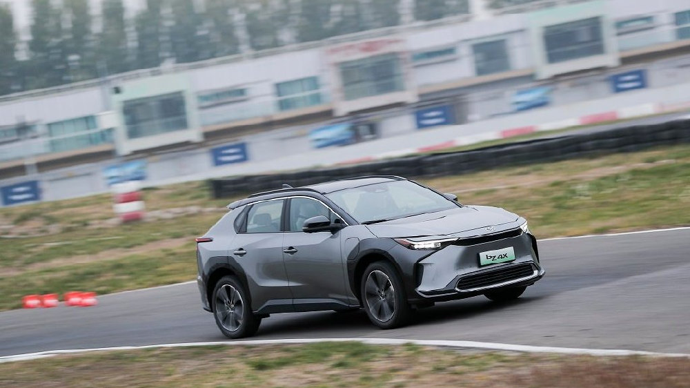 感受一汽丰田电动魅力！bZ4X赛道+越野试驾 bZ3抢先体验-新浪汽车