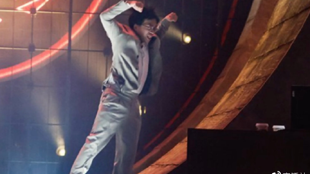 十年前诺言实现了！Tabe血虐T1晒S3皇族惨败SKT旧照|皇族|战队|复仇_新浪新闻