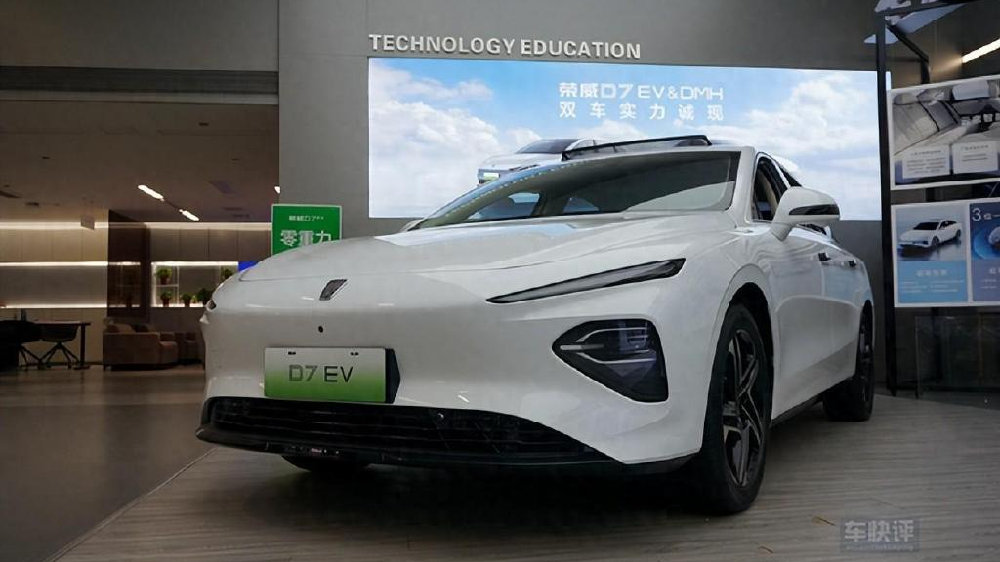 实拍荣威D7 EV：15万级家用纯电轿车的“全能选手”-新浪汽车