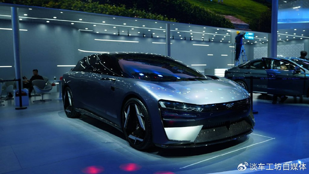 奇瑞又出杀招！新车酷似“帕梅”，固态电池续航1500km，友商慌了|奇瑞_新浪新闻