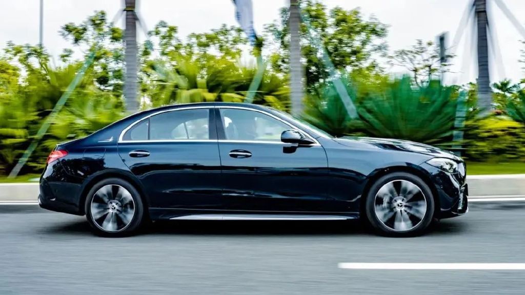 试驾奔驰C 350 e L：动力与绿牌兼得，成年人不做选择题