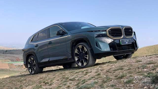 开BMW XM去贺兰山野，230万4.4T双涡轮增压V8发动机，每脚油都很M|燃油|路面|声浪_新浪新闻