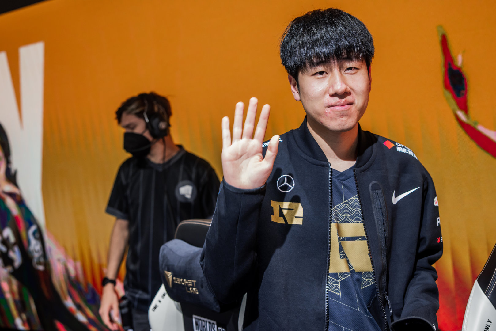 玩加专访RNG.GALA：入围赛的表现不是很好，小组赛前会努力调整的|rng|小组赛_新浪新闻