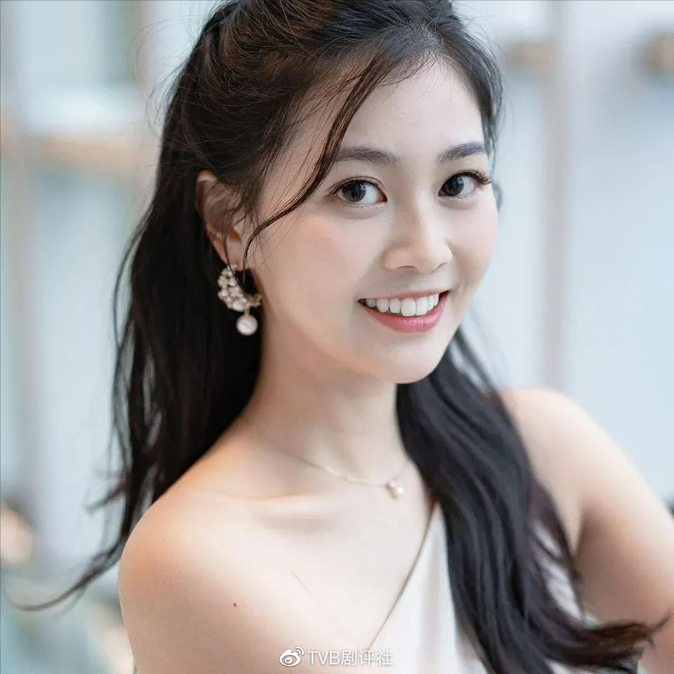 戏假情真？TVB小花疑似拍拖，与同剧男搭档发展地下情|下流上车族|丁子朗|地下情_新浪新闻