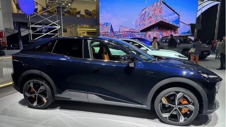 深蓝SL03、S7 2周年黑金骑士版以及G318亮相北京车展-新浪汽车