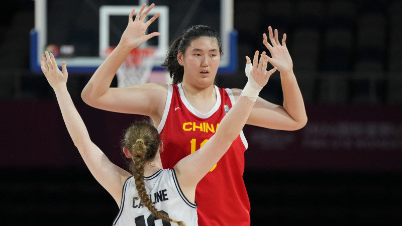 火出圈！中国女篮2米23天才统治球场，美媒：女版姚明2027冲WNBA|张子宇|中国女篮|姚明_新浪新闻