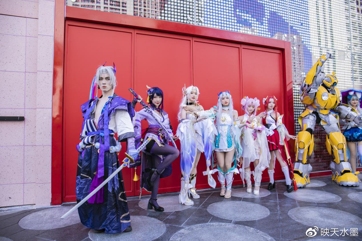 节日大道上惊现动漫Cosplay，“潮玩闹春·乐游接福”活动，火了1月20