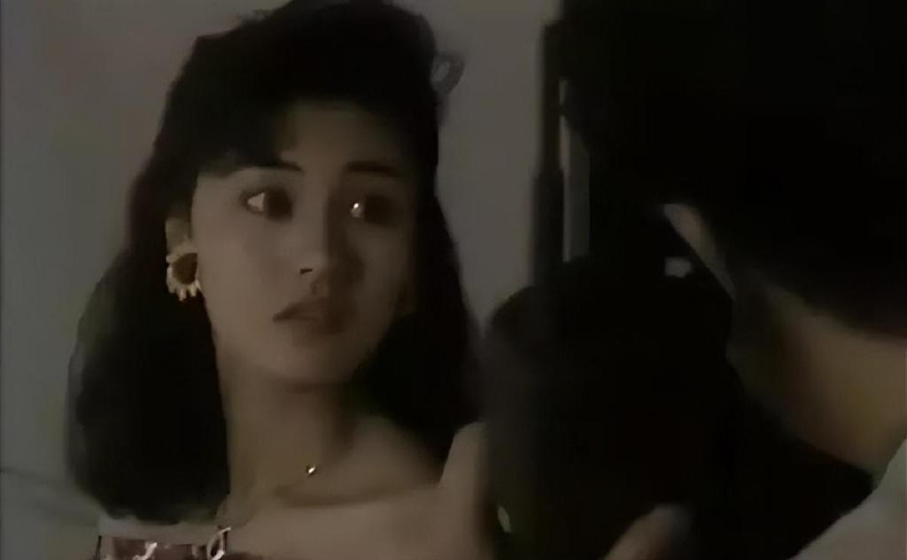 “木头美人”李嘉欣的复杂情史：出走半生，归来仍嫁富豪