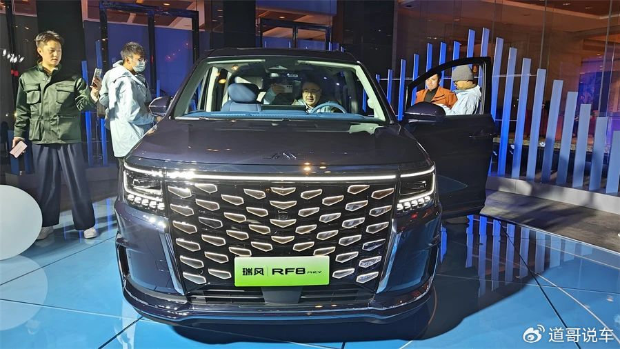 AI大模型首次上车MPV，瑞风RF8智聆版上市16.99万起 还有鸿蒙版！|燃油|GDI+|瑞风_新浪新闻