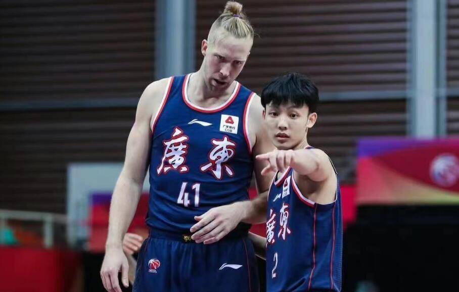 带队22胜6负，身高仅179CM！但你彻底征服杜锋和辽宁男篮