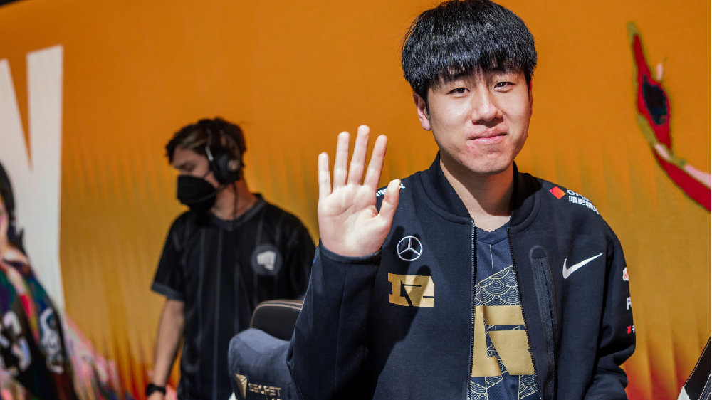 玩加专访RNG.GALA：入围赛的表现不是很好，小组赛前会努力调整的|rng|小组赛_新浪新闻