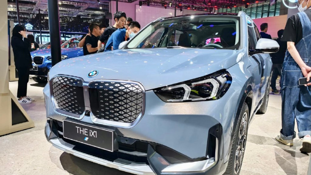 聚焦2023上海车展：宝马iX1首发亮相，空间堪比X5L？你会购入吗-新浪汽车