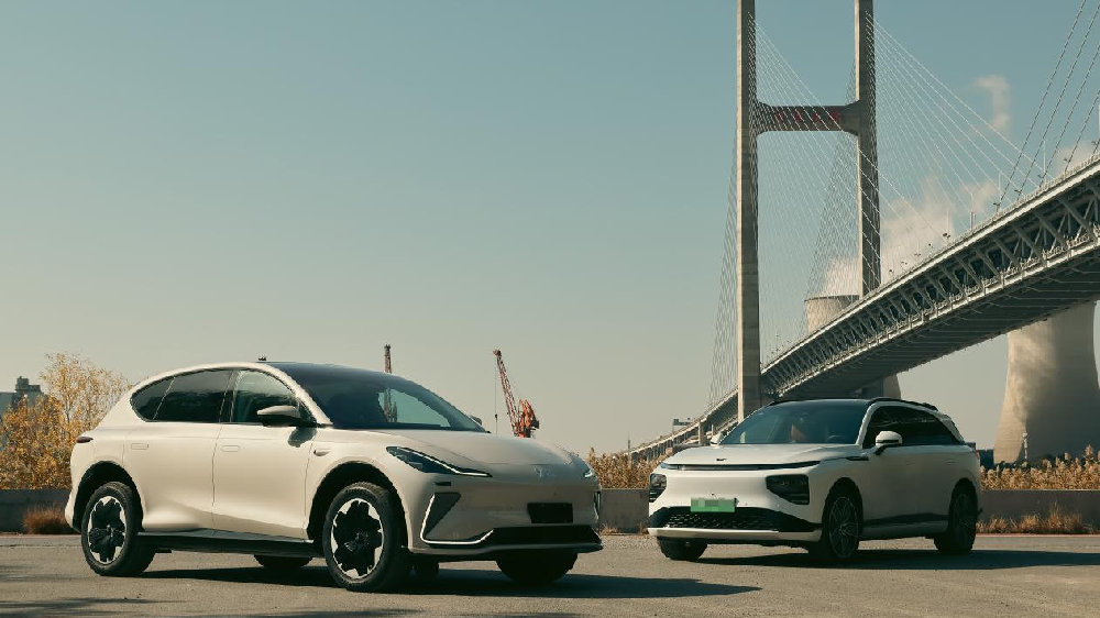 智己LS7对比小鹏G9，谁是“入门即高配”？-新浪汽车