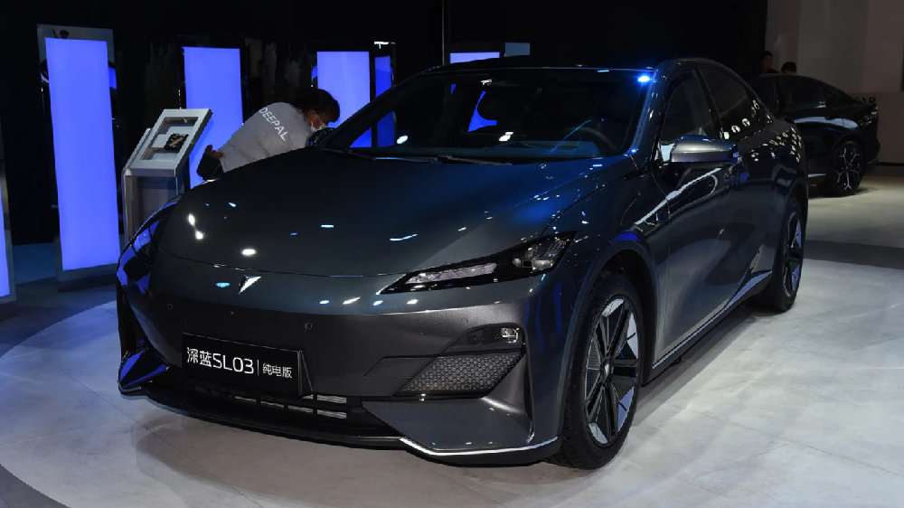 入门版车型售价下调至14.59万元，全新深蓝SL03真的“香”！-新浪汽车
