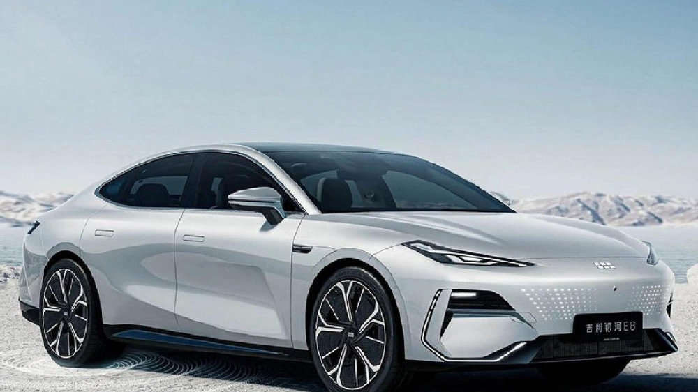 同为SEA架构+8295芯片，极氪007和银河E8会相互成就还是内耗？-新浪汽车