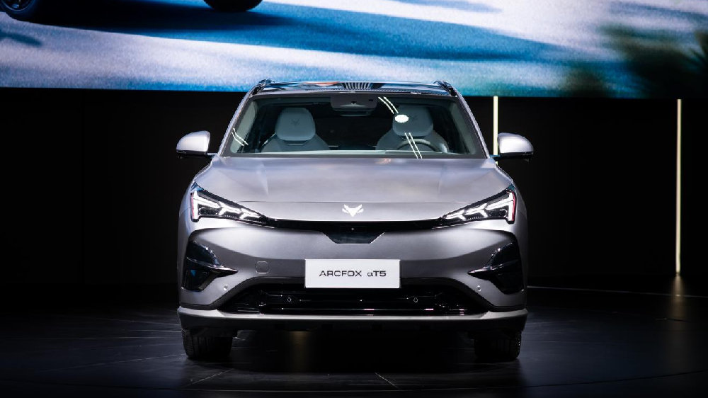 800V超充、660Km续航及健康座舱，极狐阿尔法T5连招打造全优生|阿尔法|座舱|续航_新浪新闻