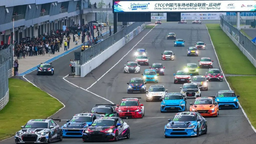 明星车手加盟,冠军荣耀再续!上汽大众333车队横扫运动杯S组年度颁奖台|高华阳|李治廷|CTCC_新浪新闻