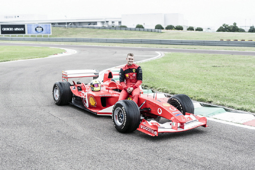 售价超过1个亿！舒马赫第六个冠军座驾，法拉利F2003-GA拍出天价