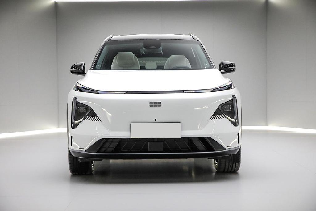 吉利银河L7实车亮相，用新车标，车长4700mm，续航可达1370km