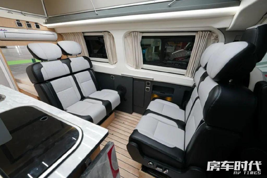 江旅2023小野牛V362 硬升顶设计 自如空间兼顾商旅 城市地库出入自由