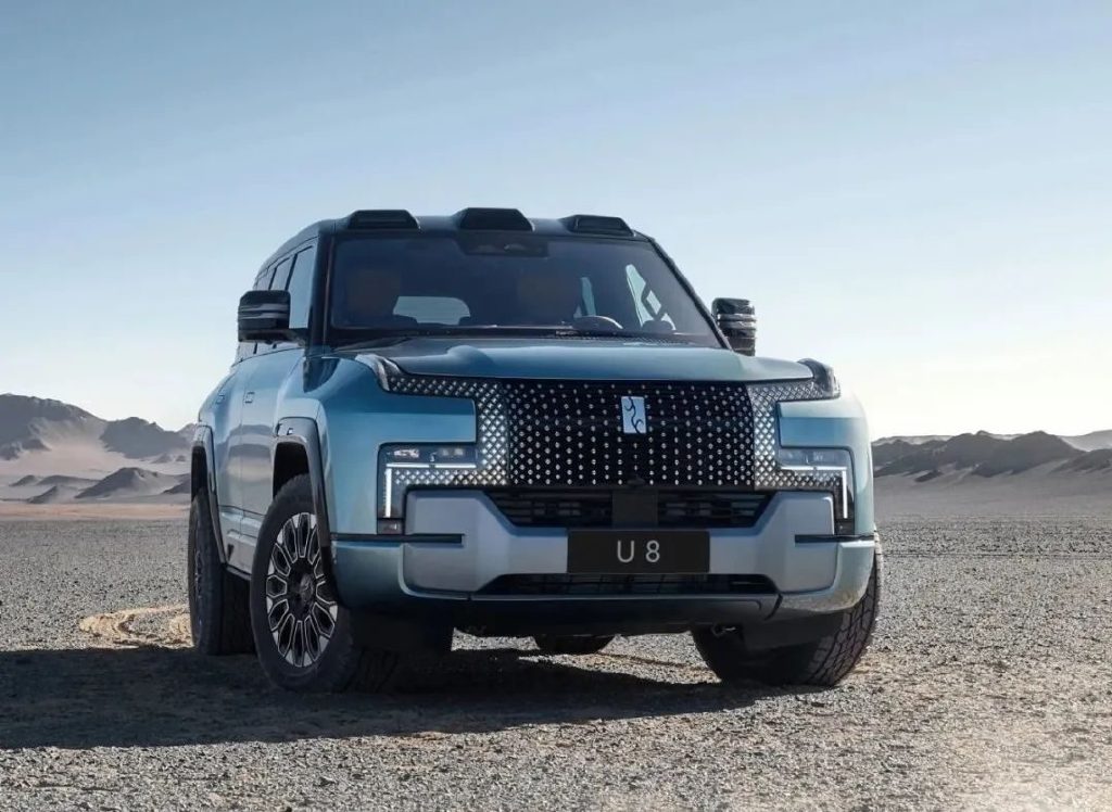中国品牌都玩百万豪车，猛士VS仰望U8，谁会成为硬派SUV领军者？
