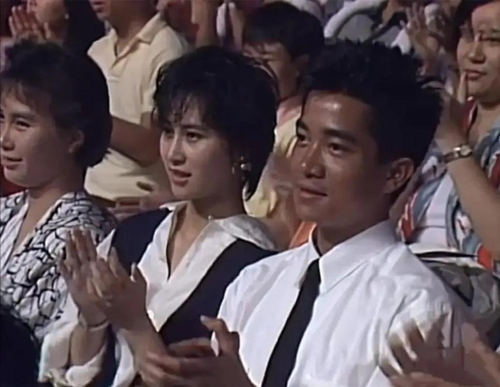 16年前，被李嘉欣“夺夫”后，何超琼上演了教科书般的反击