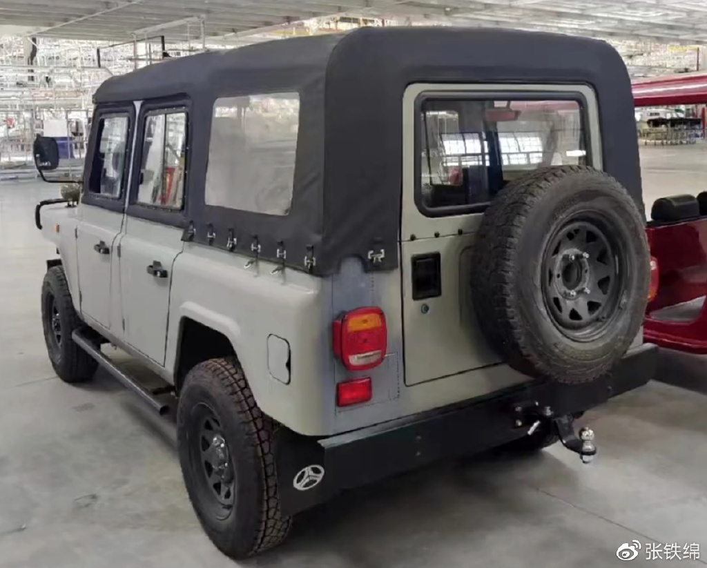 BJ212新车型曝光，侧开式后尾门，自动挡版本开始测试