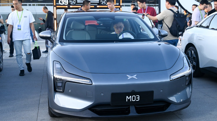 小鹏发布MONA M03：11.98万元起，实力不输20万元轿车-新浪汽车