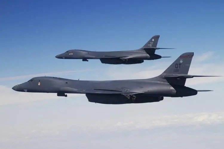 美B1B轰炸机首次进入印度！中印边境有盲区，很可能被其低空突防|印度|突防|中印边境_新浪新闻