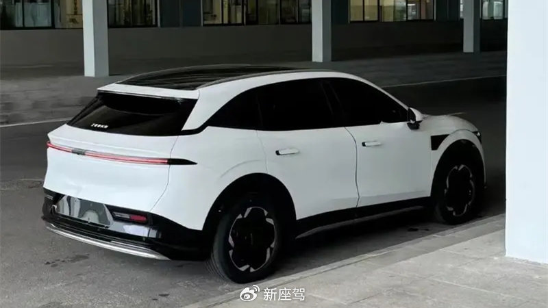 全系800V，续航超700km，但造型只是套娃？极氪7X实车谍照曝光-新浪汽车