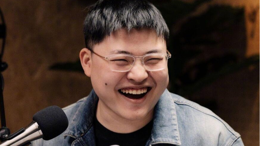 Ale和uzi相爱相杀，故意发捧杯图嘲讽他，uzi反手转给他50块|生日|吐槽|季后赛_新浪新闻