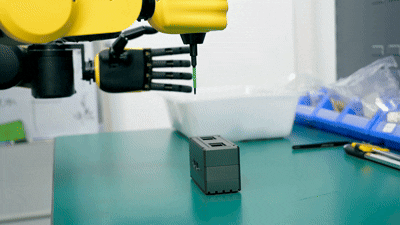 跨维智能发布基于Sim2Real具身智能引擎定义的人形机器人DexForce W1|机器人|引擎|仿真_新浪新闻