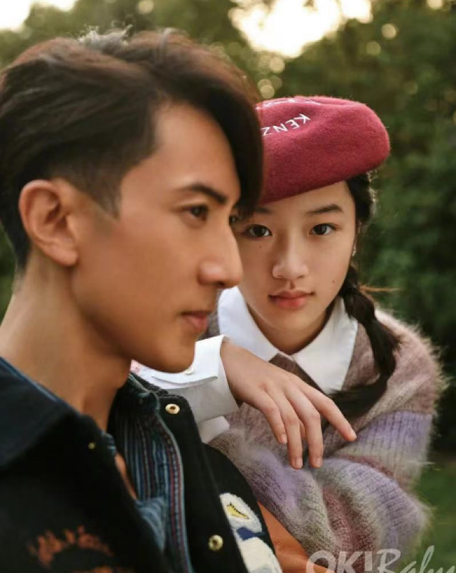 吴尊一家四口出游，NeiNei戴墨镜撩发气质好像大明星，比妈妈会穿|吴尊|气质|大明星_新浪新闻