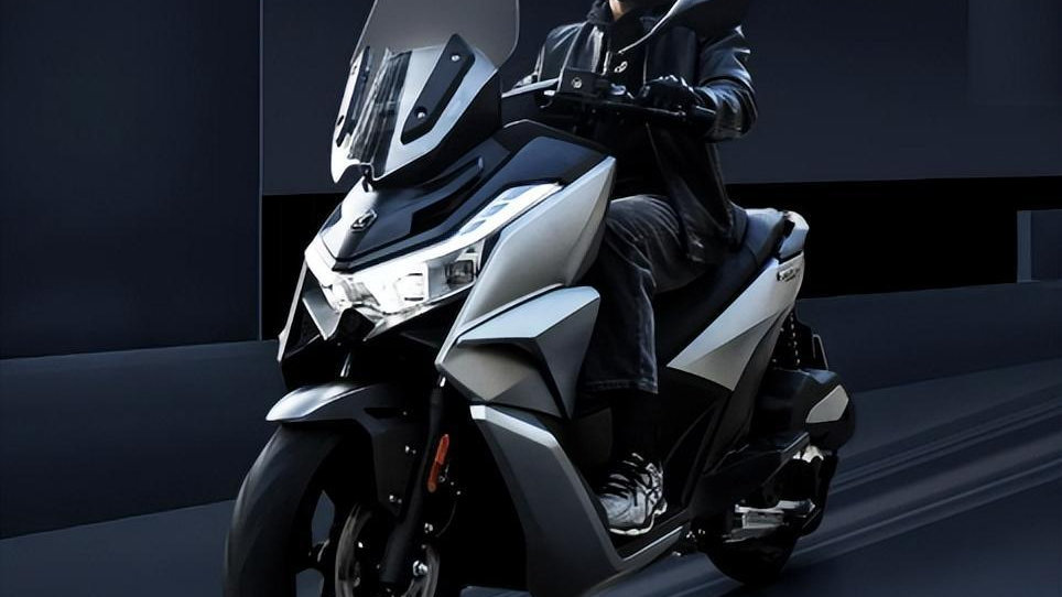 无极SR250GT：摩托车市场也卷了，250级别踏板干到1.6万了-新浪汽车
