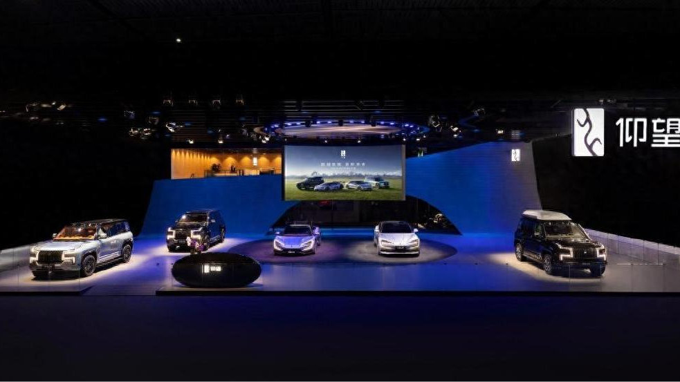 仰望U8、U9、U7亮相成都车展：持续热销，展现顶级技术实力-新浪汽车